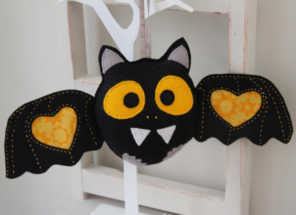 Felt Black Bat Toy (yellow) on Luulla