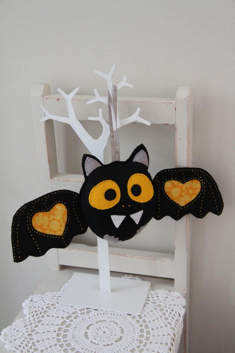 Felt Black Bat Toy (yellow) on Luulla